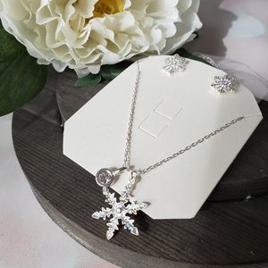 Jewelry | Nwt Snowflake Necklace Set In Gift Ornament | Poshmark